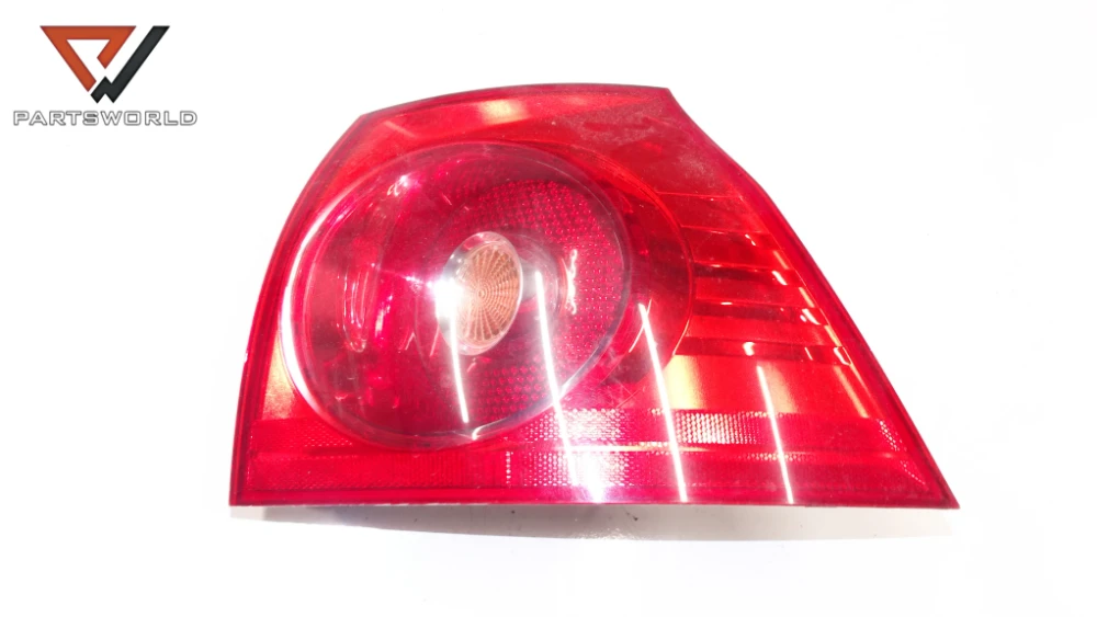 Стоп десен 1K6945096E за VW Golf V 1.6 FSI 115 hp (BAG) (hatchback ...